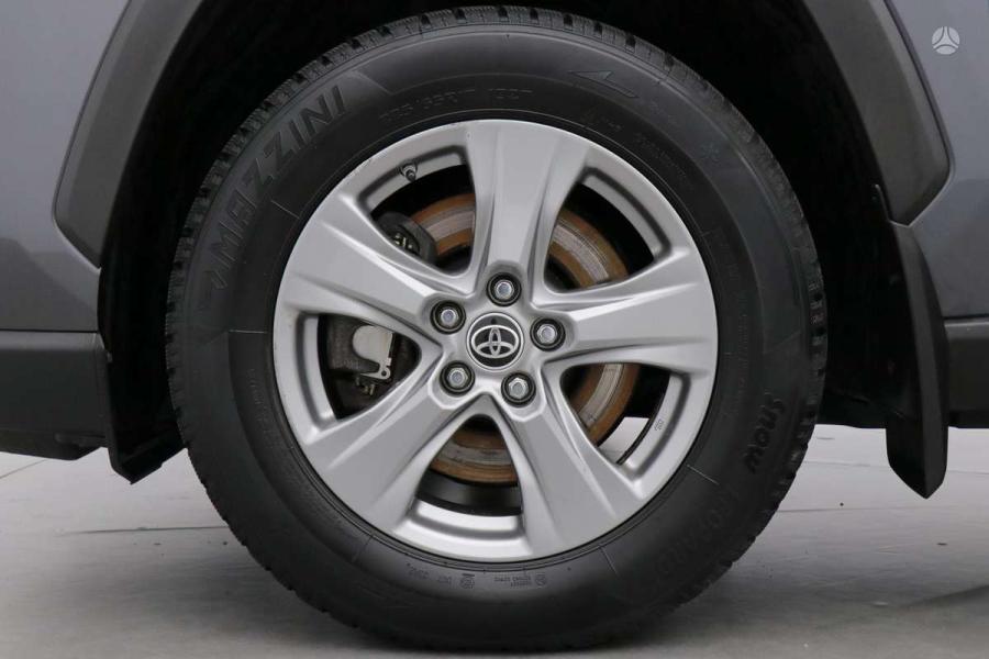 Grey Toyota RAV4 2023 in Vilnius, with an engine capacity of 1.99 L and mileage of 56 thousand km for 29900 €, photo 17 on AUTOMOTO.COM.LV
