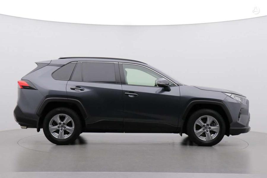 Grey Toyota RAV4 2023 in Vilnius, with an engine capacity of 1.99 L and mileage of 56 thousand km for 29900 €, photo 18 on AUTOMOTO.COM.LV
