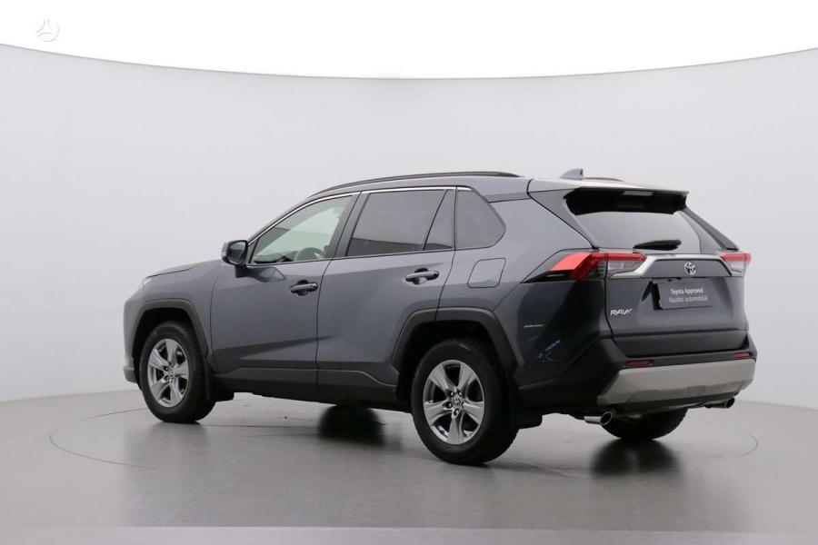 Grey Toyota RAV4 2023 in Vilnius, with an engine capacity of 1.99 L and mileage of 56 thousand km for 29900 €, photo 19 on AUTOMOTO.COM.LV