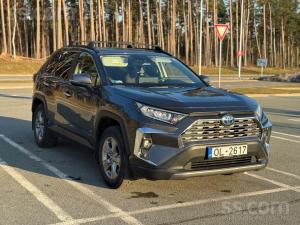 Grey Toyota RAV4 2023 in Riga, with an engine capacity of 2.50 L and mileage of 54 thousand km for 34900 €, photo 5 on AUTOMOTO.COM.LV