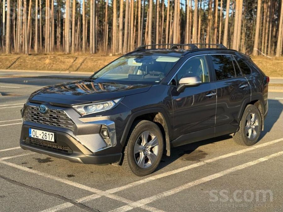 Grey Toyota RAV4 2023 in Riga, with an engine capacity of 2.50 L and mileage of 54 thousand km for 34900 €, photo 6 on AUTOMOTO.COM.LV