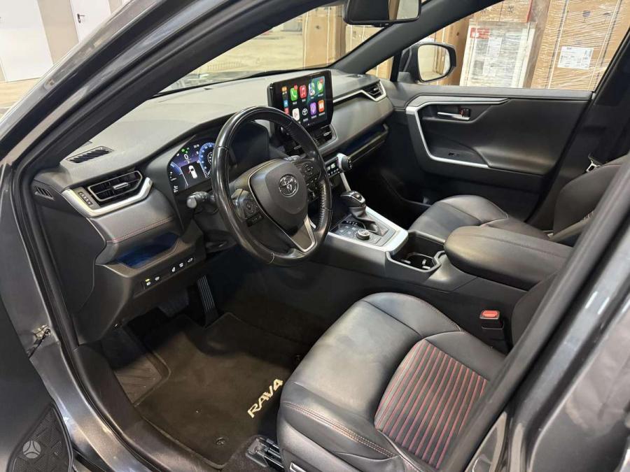 Grey Toyota RAV4 2023 in Vilnius, with an engine capacity of 2.49 L and mileage of 77 thousand km for 35999 €, photo 19 on AUTOMOTO.COM.LV