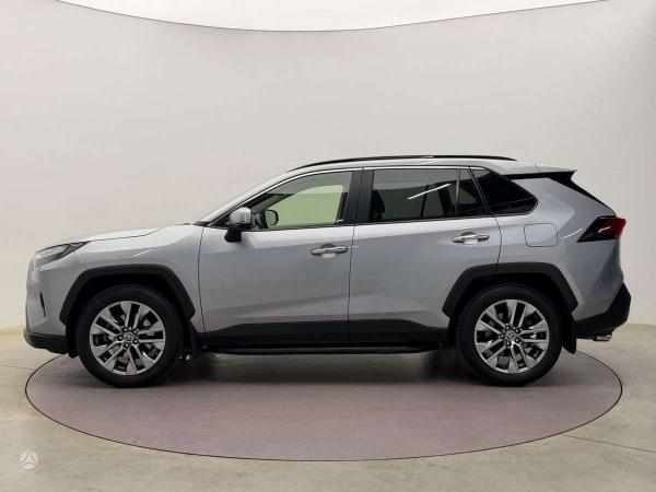 Pelēks Toyota RAV4 2023 Panevēža, ar dzinēja tilpumu 2.49 L un nobraukumu 53 tūkst. km par 37490 €, foto 5 vietnē AUTOMOTO.COM.LV