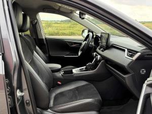 Grey Toyota RAV4 2023 in Ukmerge, with an engine capacity of 2.49 L and mileage of 149 thousand km for 25900 €, photo 7 on AUTOMOTO.COM.LV