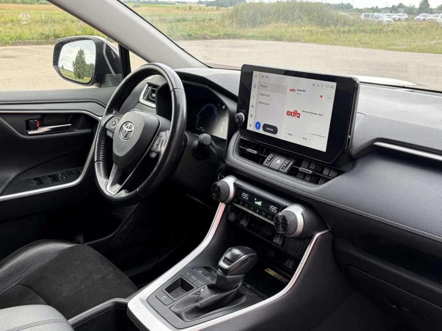 Grey Toyota RAV4 2023 in Ukmerge, with an engine capacity of 2.49 L and mileage of 149 thousand km for 25900 €, photo 8 on AUTOMOTO.COM.LV