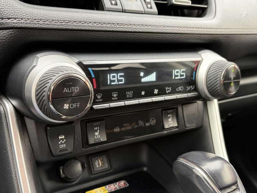 Grey Toyota RAV4 2023 in Ukmerge, with an engine capacity of 2.49 L and mileage of 149 thousand km for 25900 €, photo 14 on AUTOMOTO.COM.LV