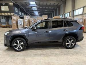 Grey Toyota RAV4 2023 in Vilnius, with an engine capacity of 2.49 L and mileage of 140 thousand km for 33999 €, photo 9 on AUTOMOTO.COM.LV