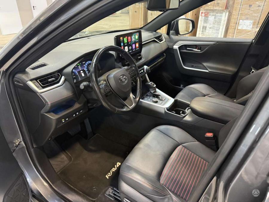 Grey Toyota RAV4 2023 in Vilnius, with an engine capacity of 2.49 L and mileage of 140 thousand km for 33999 €, photo 19 on AUTOMOTO.COM.LV