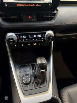 Grey Toyota RAV4 2023 in Vilnius, with an engine capacity of 2.49 L and mileage of 140 thousand km for 33999 €, photo 22 on AUTOMOTO.COM.LV