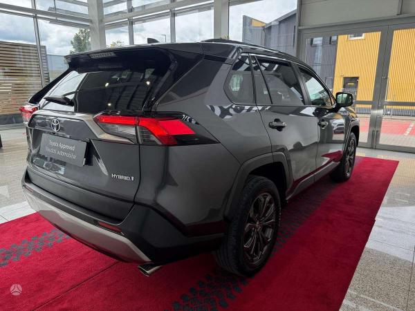 Pelēks Toyota RAV4 2023 Šauļi, ar dzinēja tilpumu 2.49 L un nobraukumu 82 tūkst. km par 29900 €, foto 6 vietnē AUTOMOTO.COM.LV