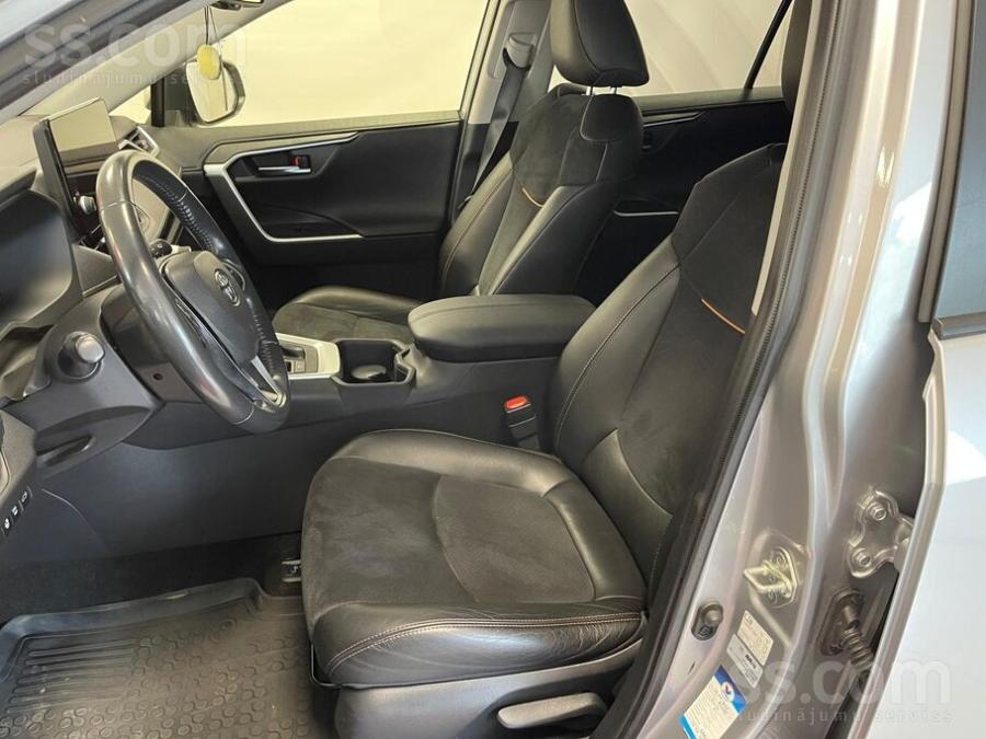 Grey Toyota RAV4 2023 in Jekabpils, with an engine capacity of 2.50 L and mileage of 112 thousand km for 32500 €, photo 10 on AUTOMOTO.COM.LV