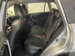 Grey Toyota RAV4 2023 in Jekabpils, with an engine capacity of 2.50 L and mileage of 112 thousand km for 32500 €, photo 11 on AUTOMOTO.COM.LV