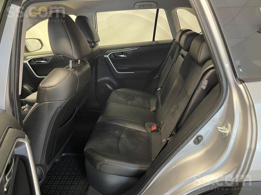 Grey Toyota RAV4 2023 in Jekabpils, with an engine capacity of 2.50 L and mileage of 112 thousand km for 32500 €, photo 11 on AUTOMOTO.COM.LV