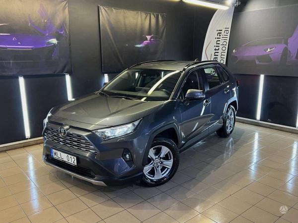 Grey Toyota RAV4 2023 in Vilnius, with an engine capacity of 2.00 L and mileage of 53 thousand km for 27950 €, photo 1 on AUTOMOTO.COM.LV