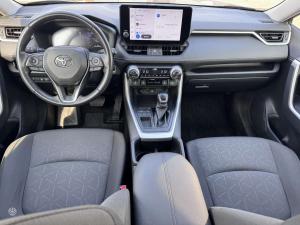 Pelēks Toyota RAV4 2023 Viļņa, ar dzinēja tilpumu 2.00 L un nobraukumu 53 tūkst. km par 27950 €, foto 6 vietnē AUTOMOTO.COM.LV