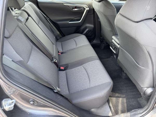 Grey Toyota RAV4 2023 in Vilnius, with an engine capacity of 2.00 L and mileage of 53 thousand km for 27950 €, photo 7 on AUTOMOTO.COM.LV