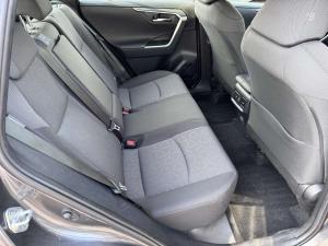 Pelēks Toyota RAV4 2023 Viļņa, ar dzinēja tilpumu 2.00 L un nobraukumu 53 tūkst. km par 27950 €, foto 8 vietnē AUTOMOTO.COM.LV