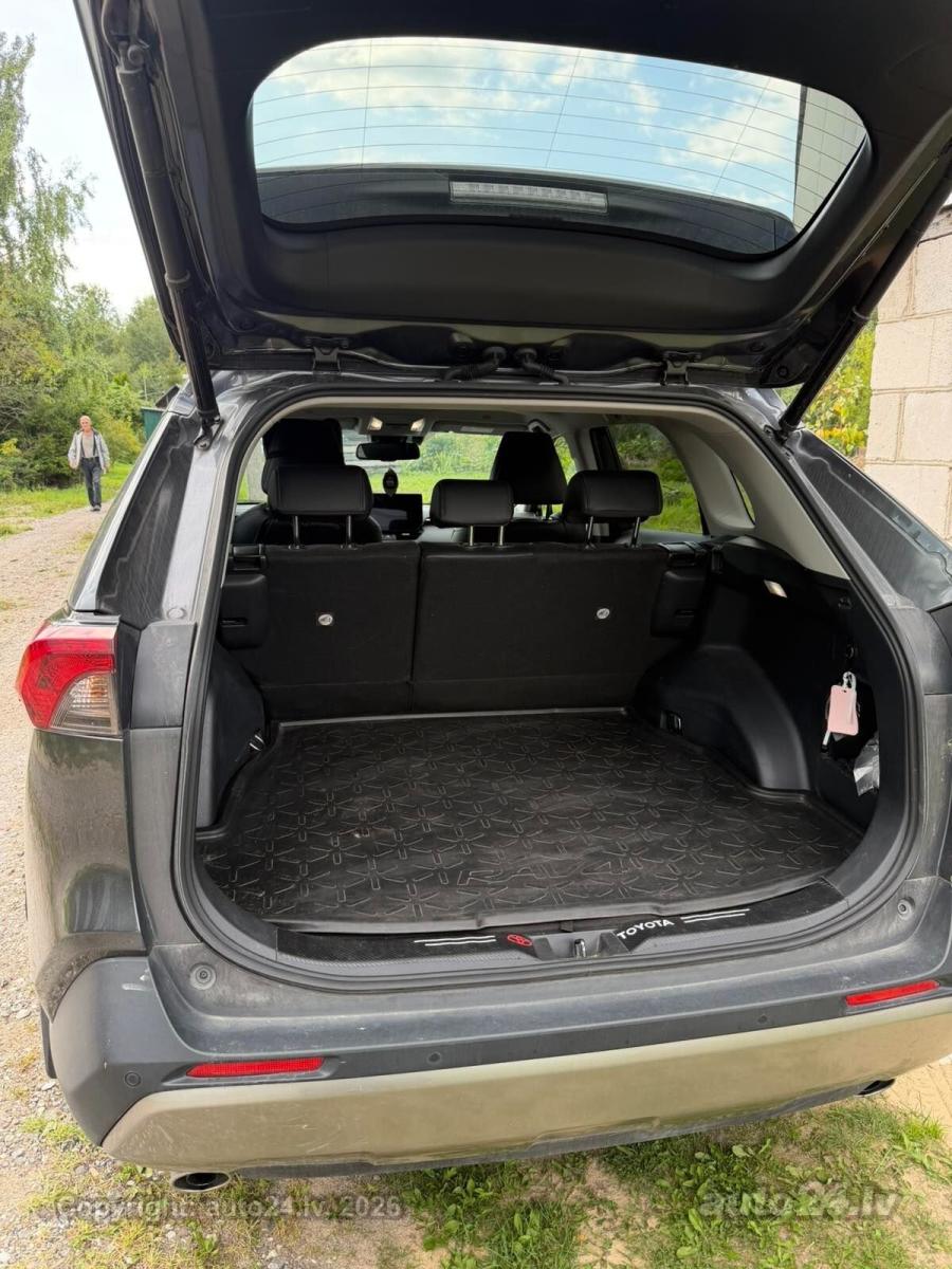 Pelēks Toyota RAV4 2023 Narva, ar dzinēja tilpumu 2.00 L un nobraukumu 32 tūkst. km par 34000 €, foto 5 vietnē AUTOMOTO.COM.LV
