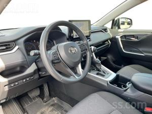 Grey Toyota RAV4 2023 in Riga, with an engine capacity of 2.00 L and mileage of 33 thousand km for 31990 €, photo 12 on AUTOMOTO.COM.LV