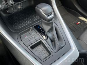 Grey Toyota RAV4 2023 in Riga, with an engine capacity of 2.00 L and mileage of 33 thousand km for 31990 €, photo 17 on AUTOMOTO.COM.LV