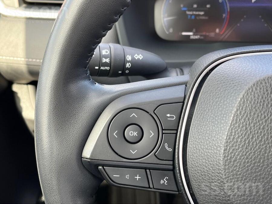 Grey Toyota RAV4 2023 in Riga, with an engine capacity of 2.00 L and mileage of 33 thousand km for 31990 €, photo 18 on AUTOMOTO.COM.LV
