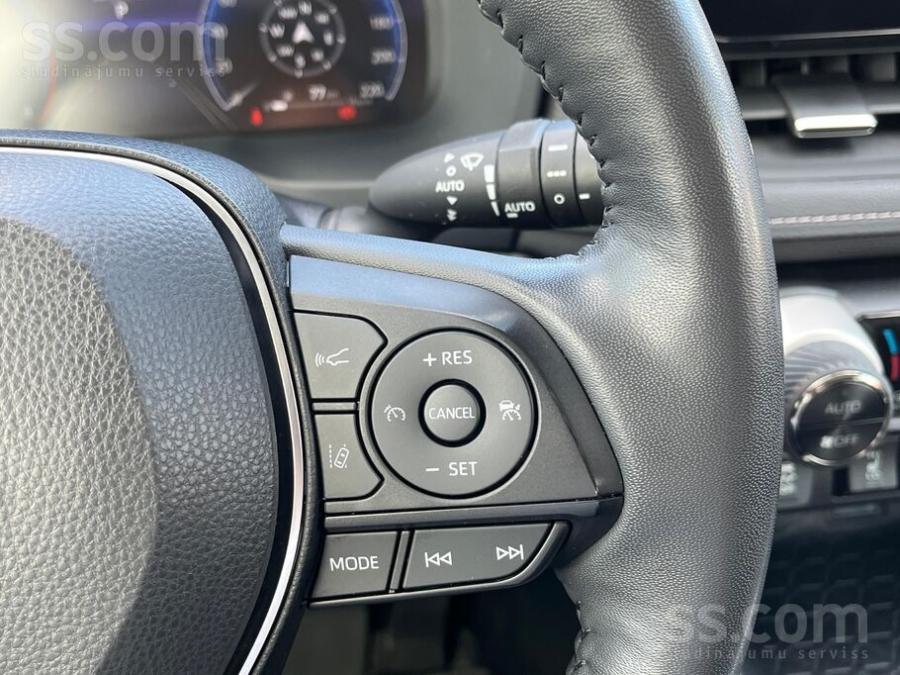 Grey Toyota RAV4 2023 in Riga, with an engine capacity of 2.00 L and mileage of 33 thousand km for 31990 €, photo 19 on AUTOMOTO.COM.LV