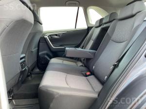 Grey Toyota RAV4 2023 in Riga, with an engine capacity of 2.00 L and mileage of 33 thousand km for 31990 €, photo 22 on AUTOMOTO.COM.LV