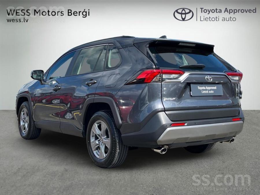 Grey Toyota RAV4 2023 in Riga, with an engine capacity of 2.00 L and mileage of 33 thousand km for 31990 €, photo 25 on AUTOMOTO.COM.LV