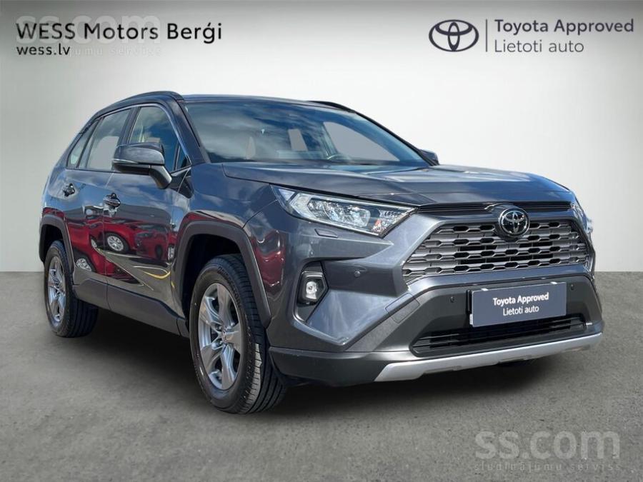 Grey Toyota RAV4 2023 in Riga, with an engine capacity of 2.00 L and mileage of 33 thousand km for 31990 €, photo 26 on AUTOMOTO.COM.LV