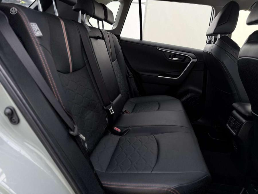 Pelēks Toyota RAV4 2023 Viļņa, ar dzinēja tilpumu 2.49 L un nobraukumu 45 tūkst. km par 35990 €, foto 15 vietnē AUTOMOTO.COM.LV