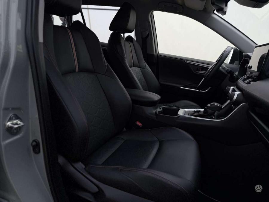 Pelēks Toyota RAV4 2023 Viļņa, ar dzinēja tilpumu 2.49 L un nobraukumu 45 tūkst. km par 35990 €, foto 16 vietnē AUTOMOTO.COM.LV