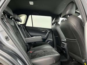 Pelēks Toyota RAV4 2023 Viļņa, ar dzinēja tilpumu 2.49 L un nobraukumu 69 tūkst. km par 39000 €, foto 8 vietnē AUTOMOTO.COM.LV