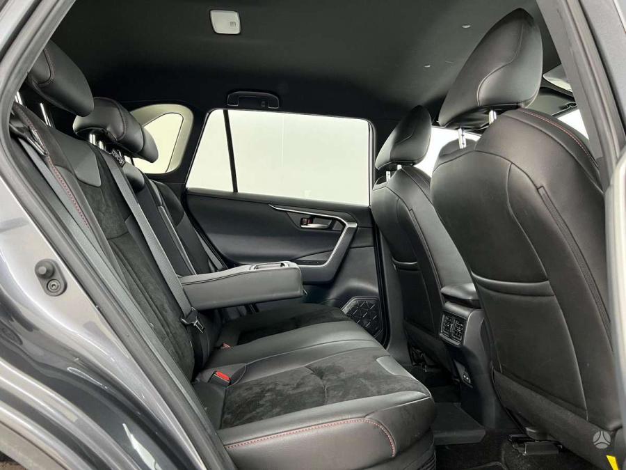 Pelēks Toyota RAV4 2023 Viļņa, ar dzinēja tilpumu 2.49 L un nobraukumu 69 tūkst. km par 39000 €, foto 8 vietnē AUTOMOTO.COM.LV