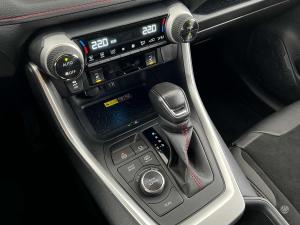 Pelēks Toyota RAV4 2023 Viļņa, ar dzinēja tilpumu 2.49 L un nobraukumu 69 tūkst. km par 39000 €, foto 21 vietnē AUTOMOTO.COM.LV