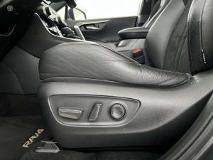 Pelēks Toyota RAV4 2023 Viļņa, ar dzinēja tilpumu 2.49 L un nobraukumu 69 tūkst. km par 39000 €, foto 26 vietnē AUTOMOTO.COM.LV