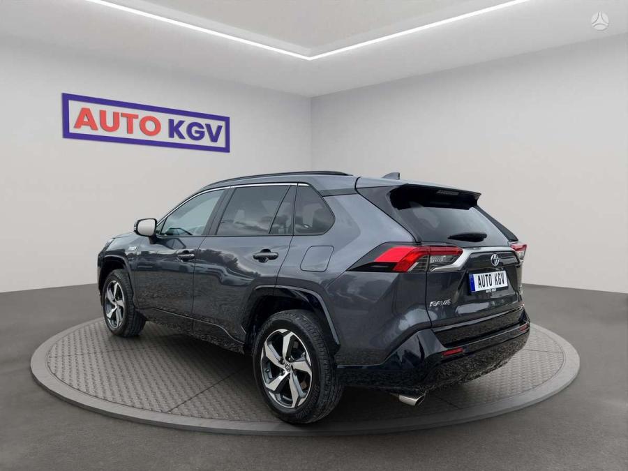 Grey Toyota RAV4 2023 in Kaunas, with an engine capacity of 2.50 L and mileage of 89 thousand km for 32999 €, photo 4 on AUTOMOTO.COM.LV