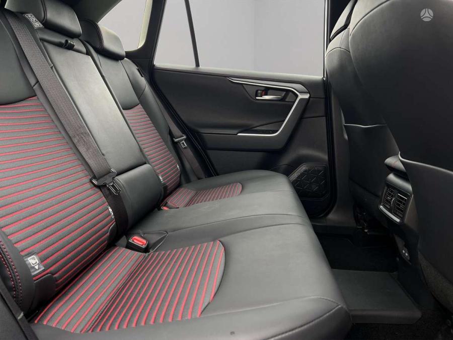 Grey Toyota RAV4 2023 in Kaunas, with an engine capacity of 2.50 L and mileage of 89 thousand km for 32999 €, photo 10 on AUTOMOTO.COM.LV