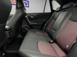 Grey Toyota RAV4 2023 in Kaunas, with an engine capacity of 2.50 L and mileage of 89 thousand km for 32999 €, photo 12 on AUTOMOTO.COM.LV