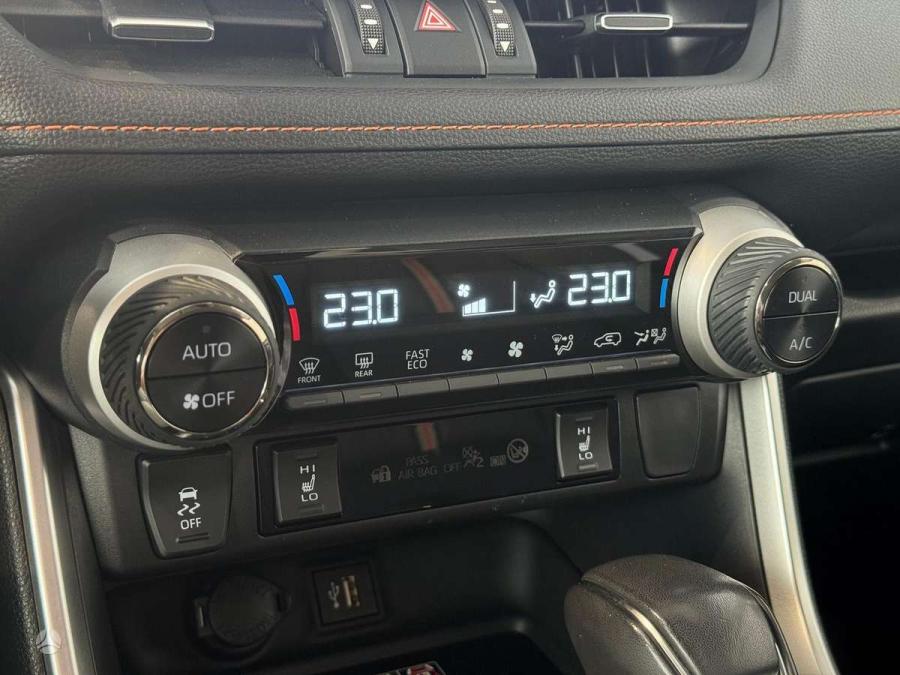 Серый Тойота РАВ 4 2023 в Шяуляй, объемом двигателя 2.49 л и пробегом 44 тыс. км за 36200 €, фото 25 на AUTOMOTO.COM.LV