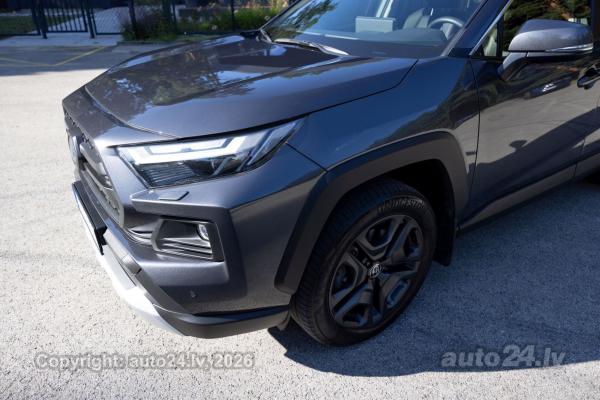 Grey Toyota RAV4 2023 in Tallinn, with an engine capacity of 2.50 L and mileage of 44 thousand km for 41000 €, photo 4 on AUTOMOTO.COM.LV