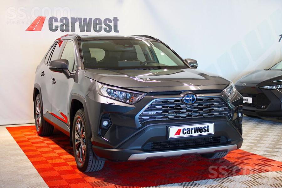 Grey Toyota RAV4 2023 in Riga, with an engine capacity of 2.50 L and mileage of 81 thousand km for 31500 €, photo 4 on AUTOMOTO.COM.LV