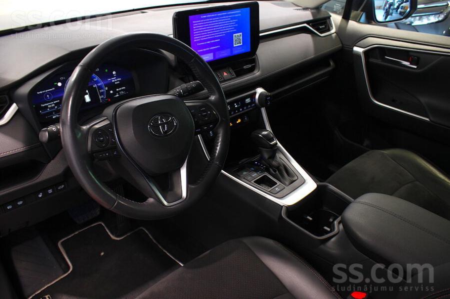 Grey Toyota RAV4 2023 in Riga, with an engine capacity of 2.50 L and mileage of 81 thousand km for 31500 €, photo 11 on AUTOMOTO.COM.LV