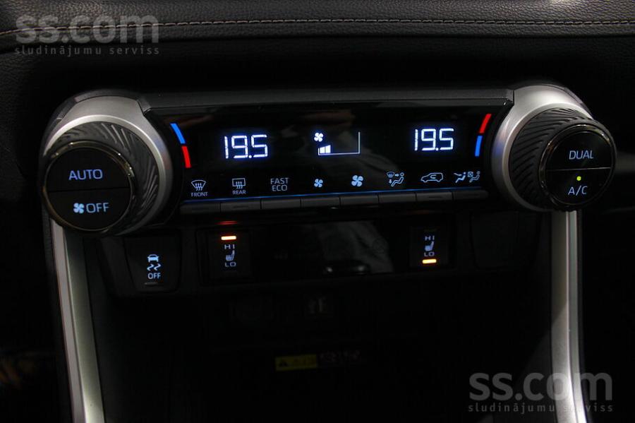 Grey Toyota RAV4 2023 in Riga, with an engine capacity of 2.50 L and mileage of 81 thousand km for 31500 €, photo 21 on AUTOMOTO.COM.LV