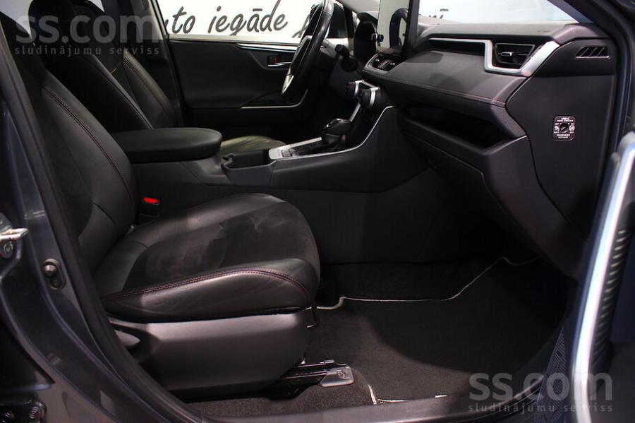 Grey Toyota RAV4 2023 in Riga, with an engine capacity of 2.50 L and mileage of 81 thousand km for 31500 €, photo 25 on AUTOMOTO.COM.LV