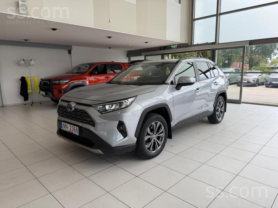 Pelēks Toyota RAV4 2023 Rīga, ar dzinēja tilpumu 2.50 L un nobraukumu 112 tūkst. km par 32500 €, foto 1 vietnē AUTOMOTO.COM.LV