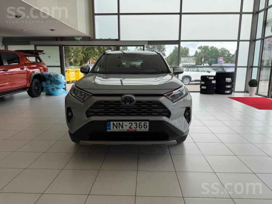 Pelēks Toyota RAV4 2023 Rīga, ar dzinēja tilpumu 2.50 L un nobraukumu 112 tūkst. km par 32500 €, foto 3 vietnē AUTOMOTO.COM.LV