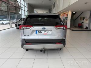 Pelēks Toyota RAV4 2023 Rīga, ar dzinēja tilpumu 2.50 L un nobraukumu 112 tūkst. km par 32500 €, foto 4 vietnē AUTOMOTO.COM.LV