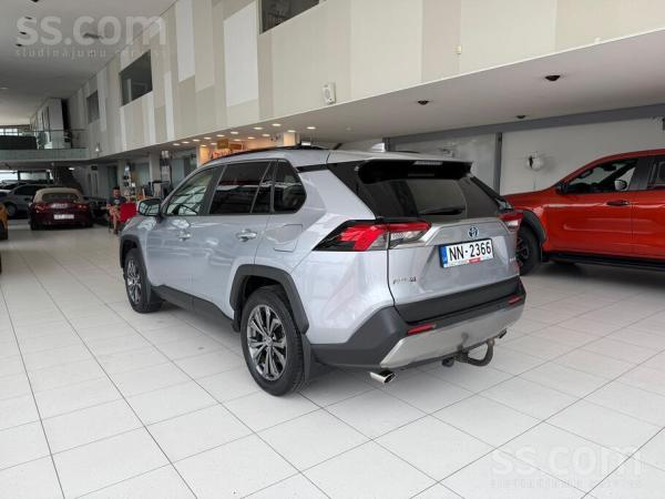 Pelēks Toyota RAV4 2023 Rīga, ar dzinēja tilpumu 2.50 L un nobraukumu 112 tūkst. km par 32500 €, foto 5 vietnē AUTOMOTO.COM.LV