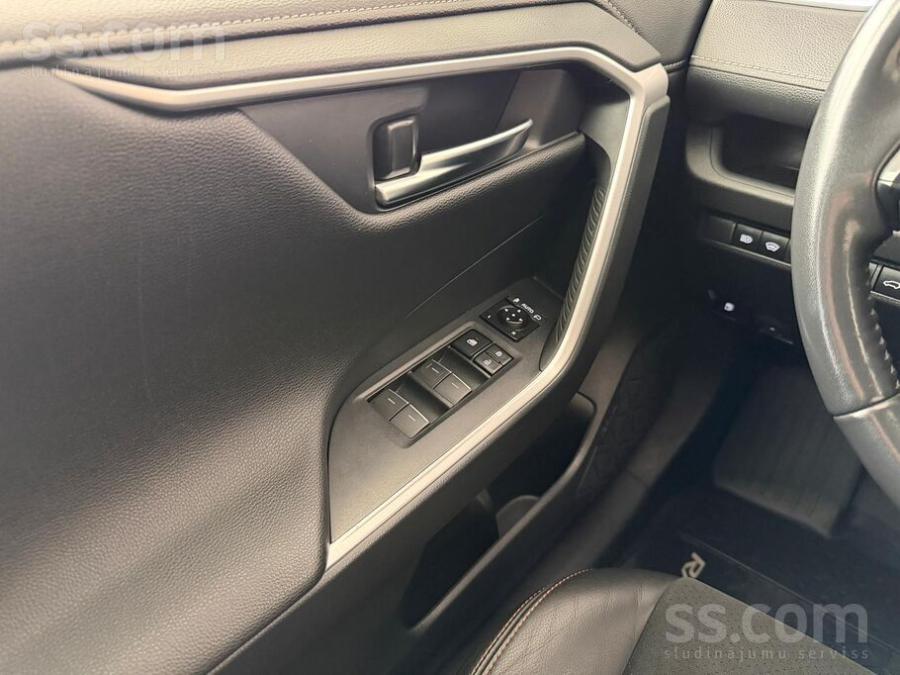 Pelēks Toyota RAV4 2023 Rīga, ar dzinēja tilpumu 2.50 L un nobraukumu 112 tūkst. km par 32500 €, foto 17 vietnē AUTOMOTO.COM.LV