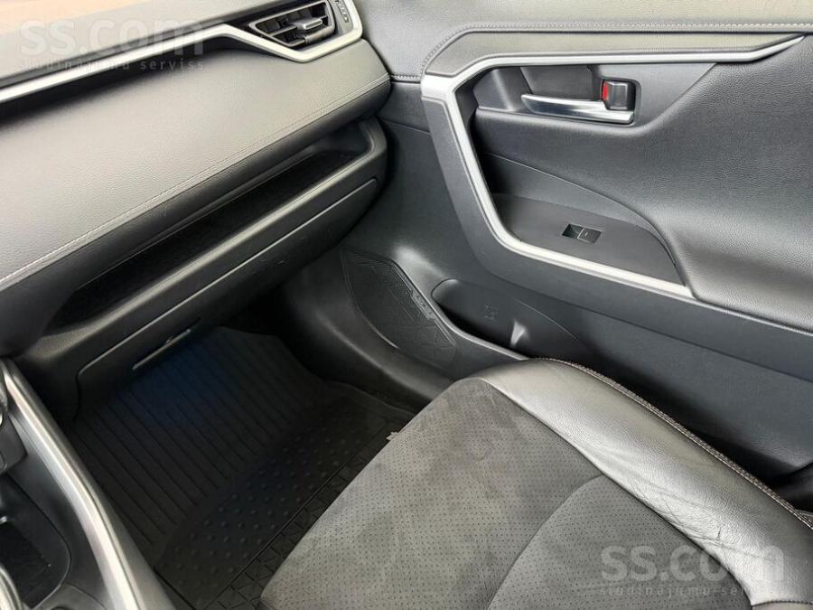Pelēks Toyota RAV4 2023 Rīga, ar dzinēja tilpumu 2.50 L un nobraukumu 112 tūkst. km par 32500 €, foto 18 vietnē AUTOMOTO.COM.LV